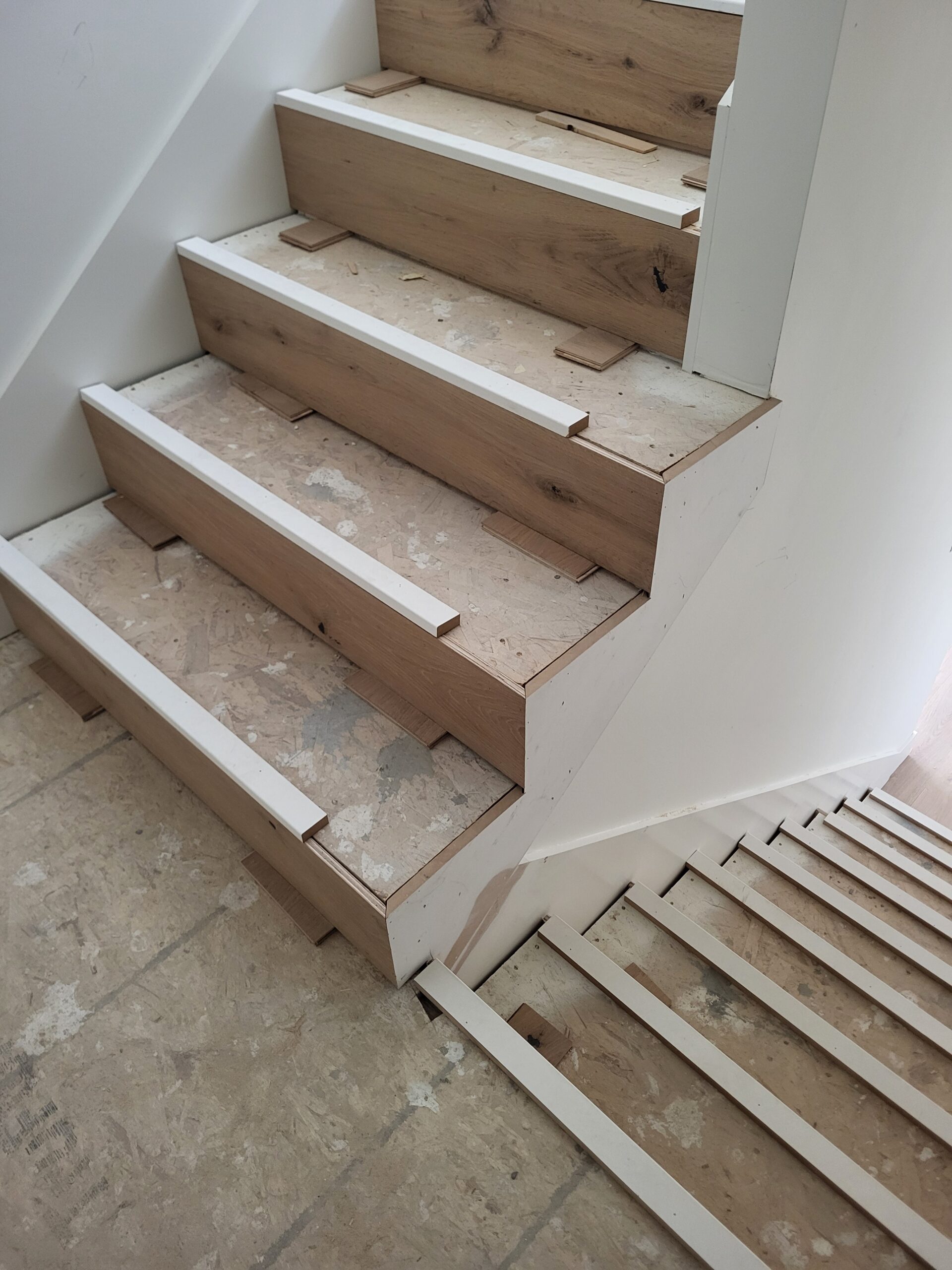 Install Skirt Boards: 4 Pro Steps for Perfect Staircase Trim