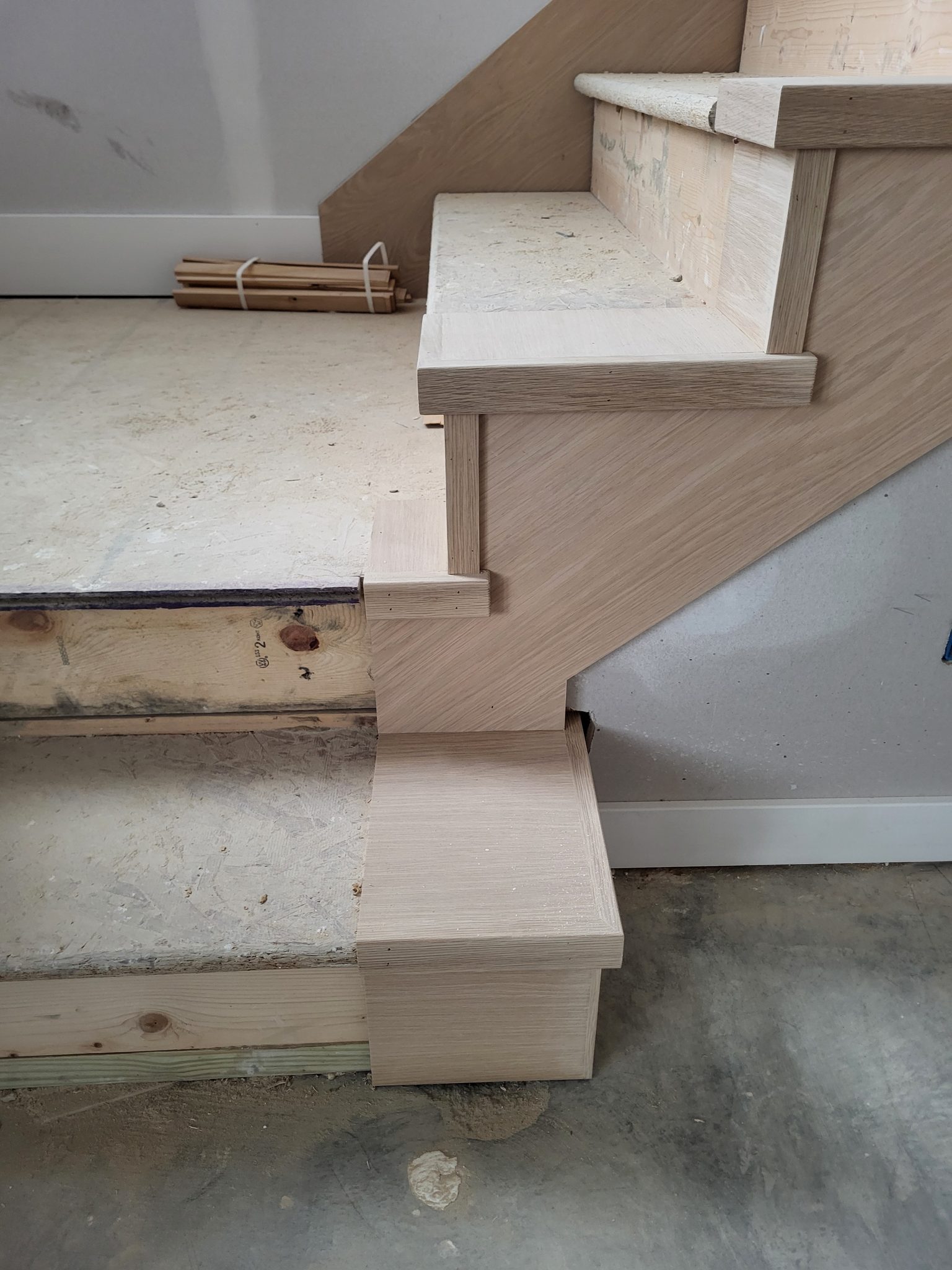 Install Skirt Boards: 4 Pro Steps for Perfect Staircase Trim